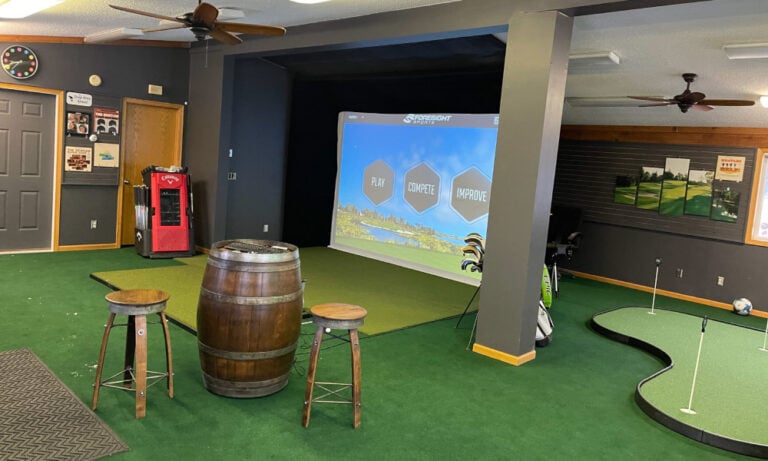 21 Ideas for Aesthetically Pleasing Golf Simulator Room Design