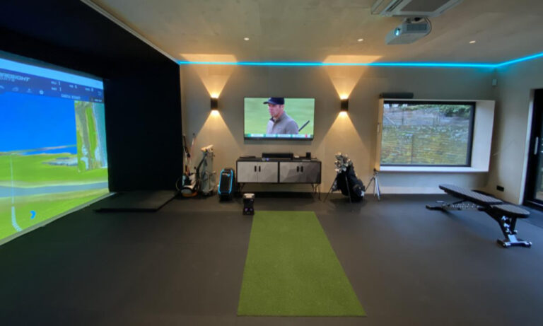 21 Ideas for Aesthetically Pleasing Golf Simulator Room Design